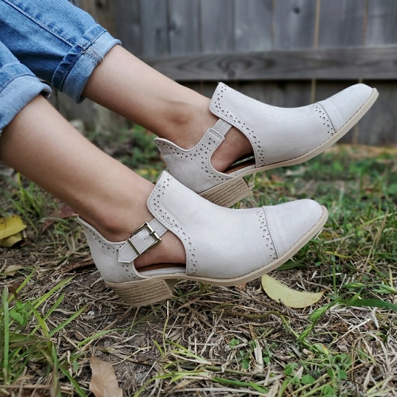 Qupid | Shoes | Qupid Oatmeal Ankle Boots | Poshmark